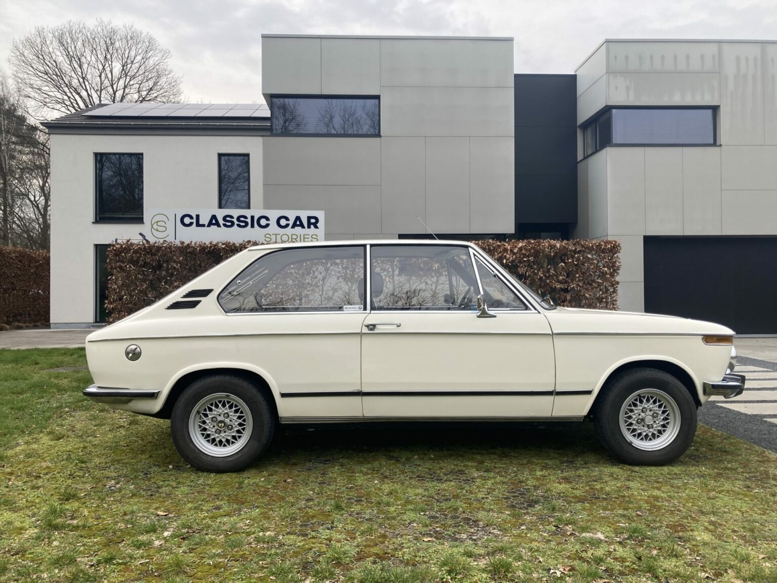 BMW 2002 touring - Classic Car Stories Antwerpen