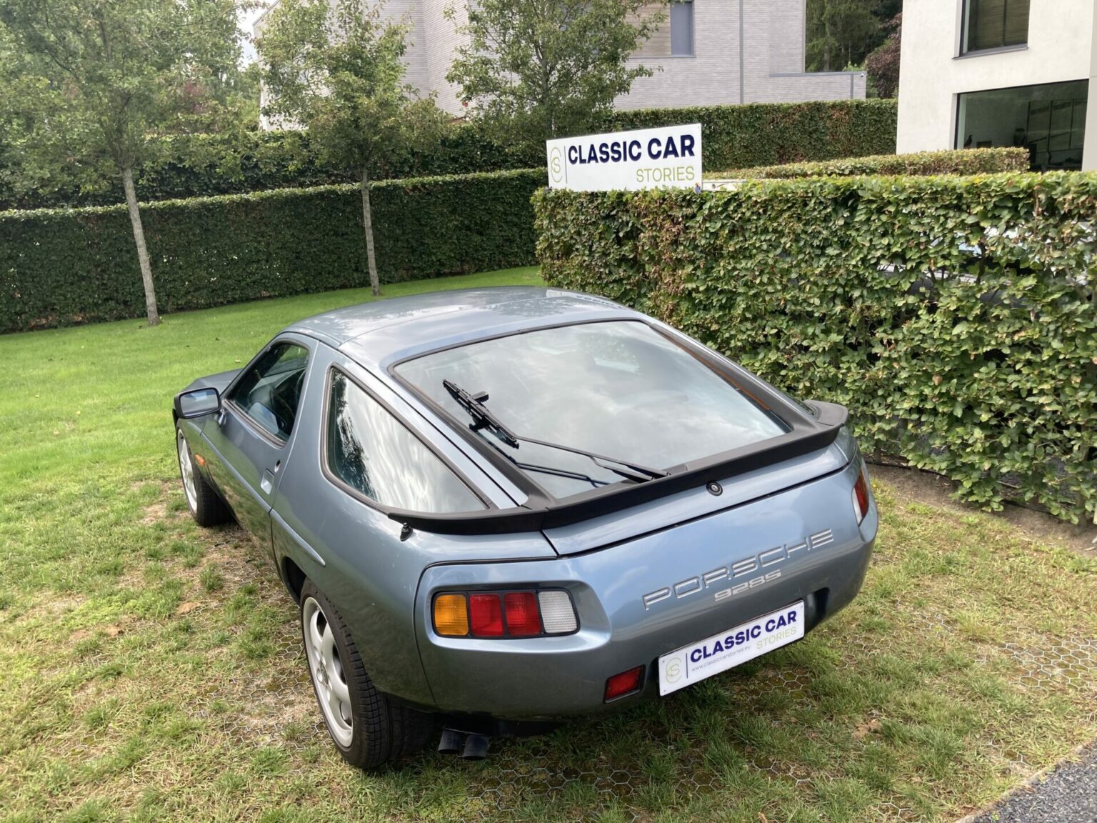Porsche 928 S - Classic Car Stories Antwerpen
