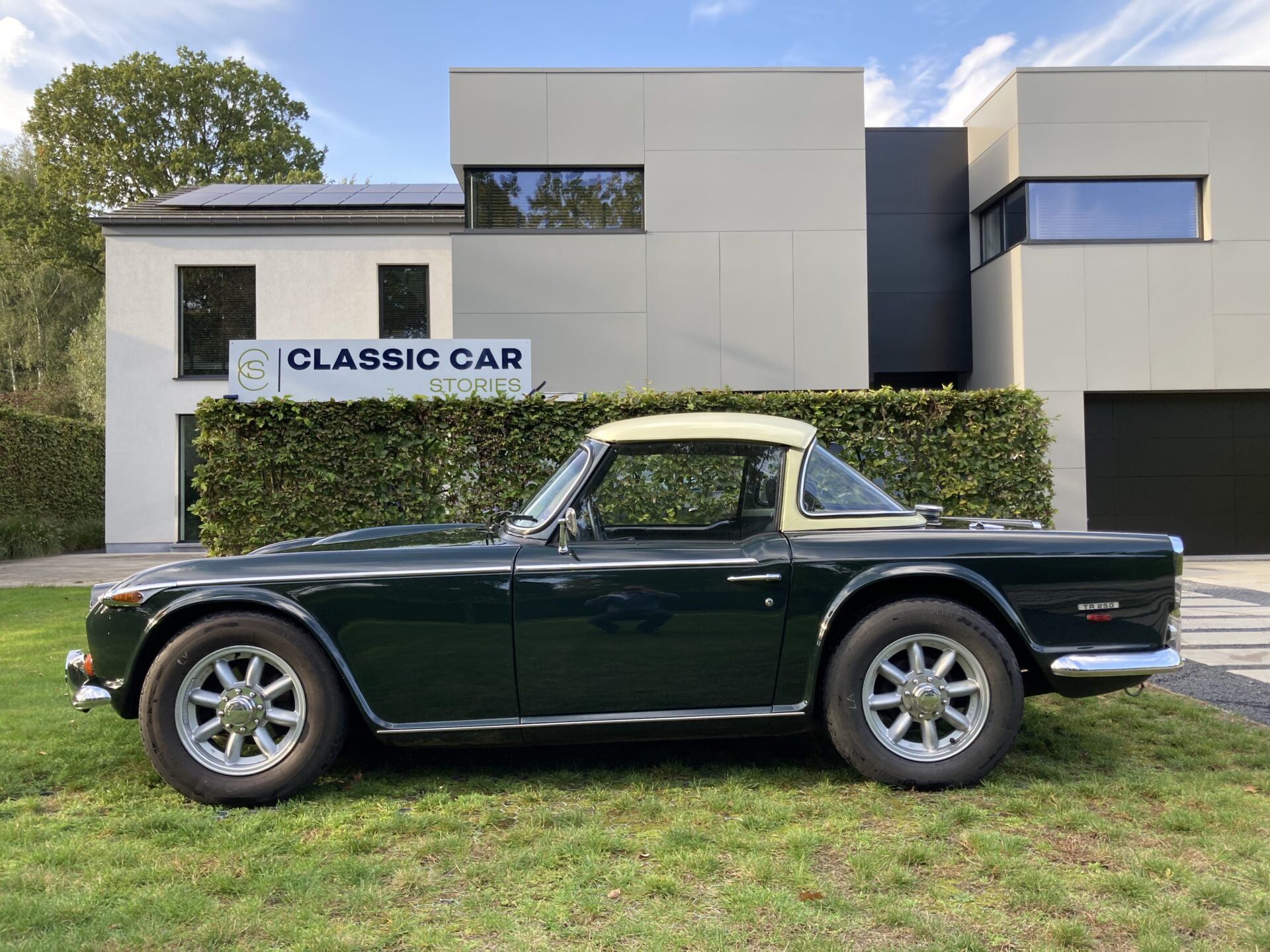 Triumph TR250 - Classic Car Stories Antwerpen